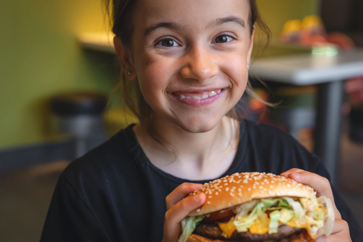 How to Grill the Perfect Summer Cookout Burger - OHER Blog